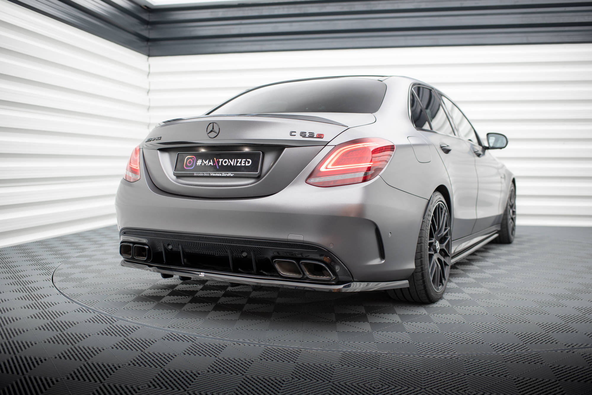 Central Rear Splitter (with vertical bars) Mercedes-AMG C63 Sedan ...